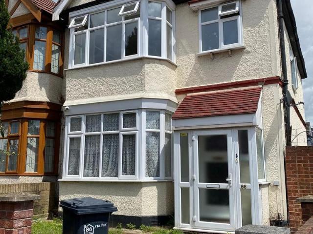 86 The Drive Ilford IG1 3JH 4 bed terraced house to rent £2,650 pcm £612 pw
