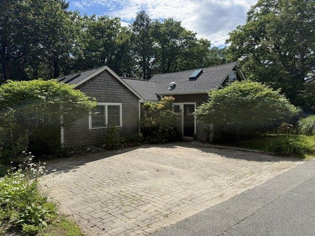 86 Underwood Rd, Falmouth, ME 04105