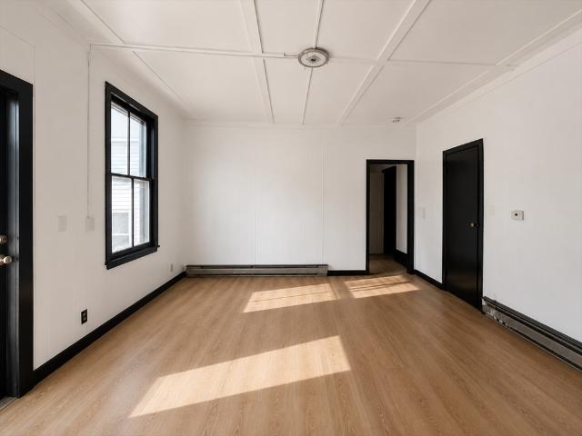 86 W Main St