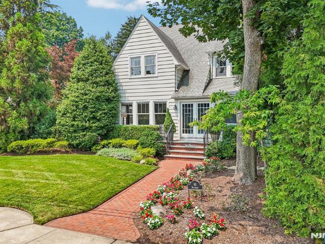 86 Walthery Avenue