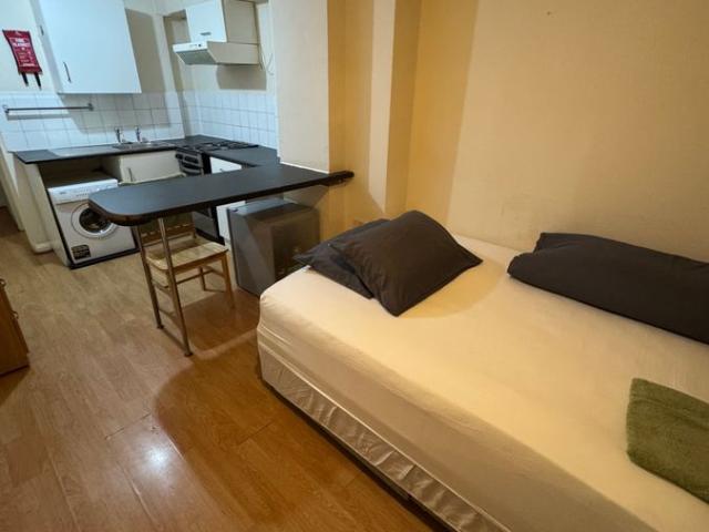 86 Walworth Road, London SE1, Studio to rent, £1,200 pcm | PrimeLocation