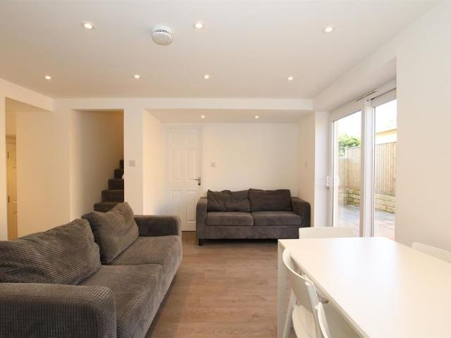 86 Whiteway, Bath