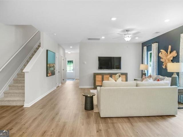 86 Alameda Street 122