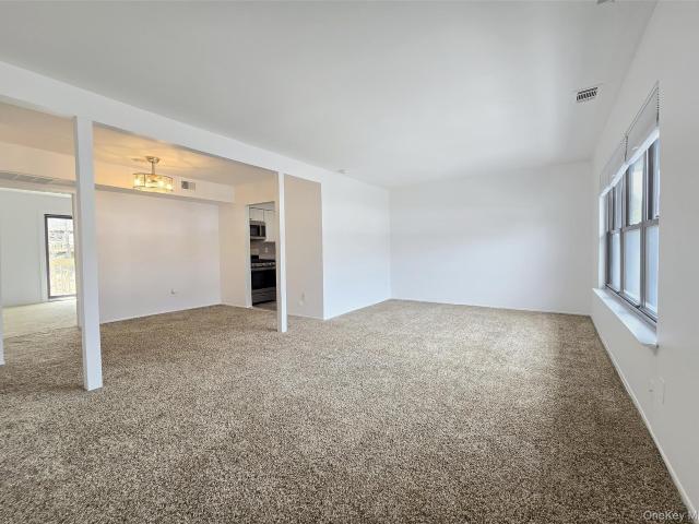 86 Bailey Ct, Unit 86, Middle Island, NY 11953 | MLS #979370