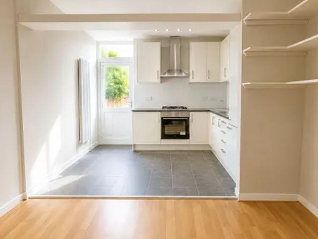 86 Bentworth Road, London, W12 7AJ, United Kingdom | 3 bed townhouse for rent #167621516 | Rentberry
