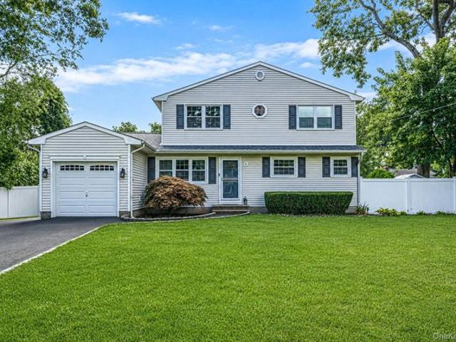 86 Creighton Ave, Ronkonkoma, NY 11779