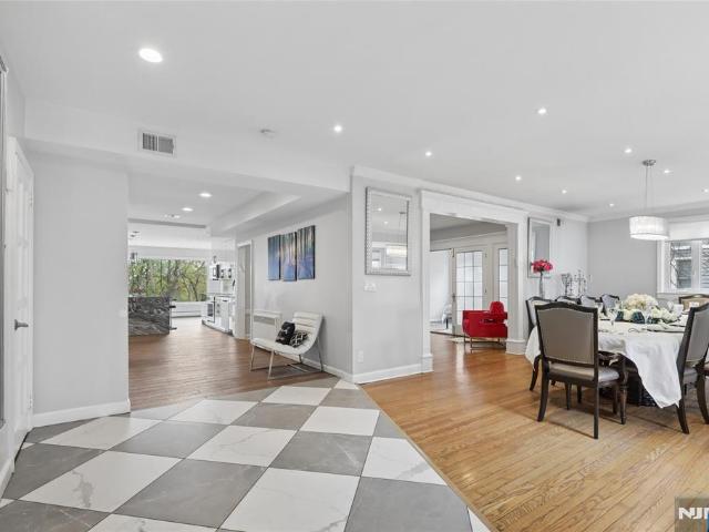 86 Crescent Avenue