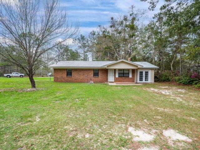 86 D L Godwin Rd, Freeport, FL 32439