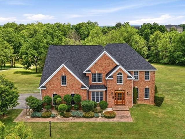 86 Eastland Dr, Charles Town, WV 25414