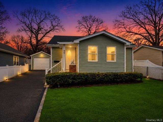 86 Eastview Rd, Ronkonkoma, NY 11779