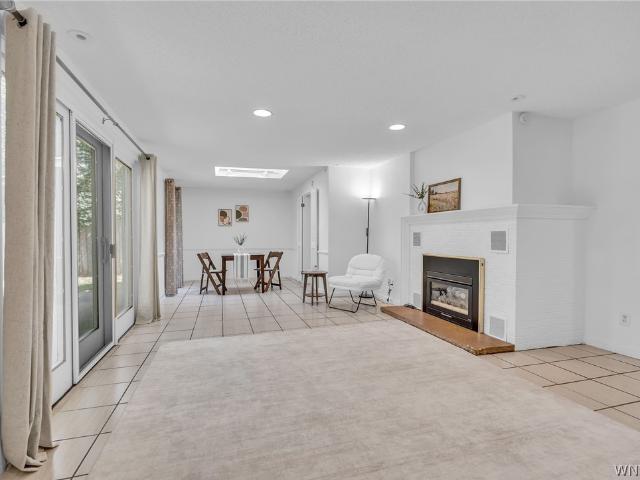 86 Farber Ln