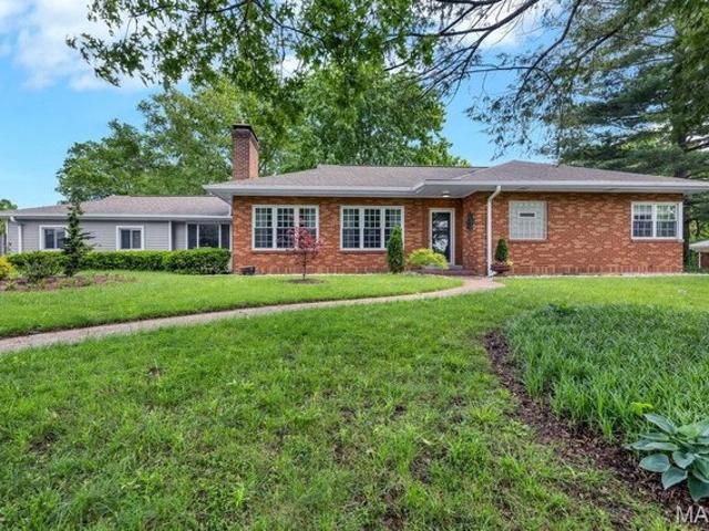 86 Flamingo Dr, Crestwood, MO 63123