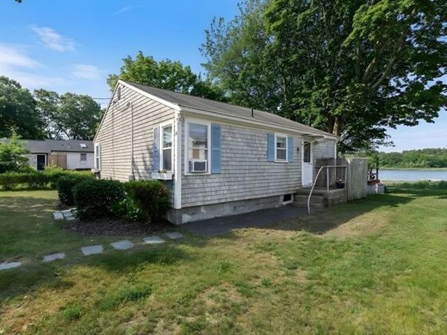 86 Highland Shores Dr, Wareham, MA 02571