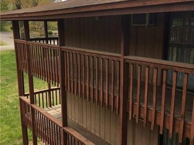 86 Hillside Dr, Holiday Island, AR 72631