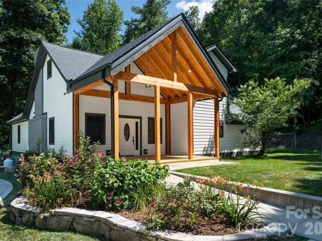 86 Holiday Dr, Hendersonville, NC 28739