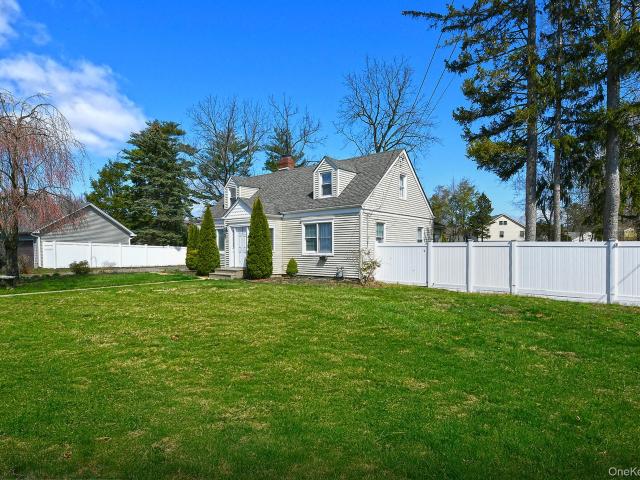 86 Horton Pl, Syosset, NY 11791 | MLS #981514 | Compass