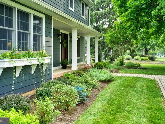 86 Knickerbocker Drive