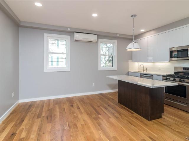 86 Main Street 2
