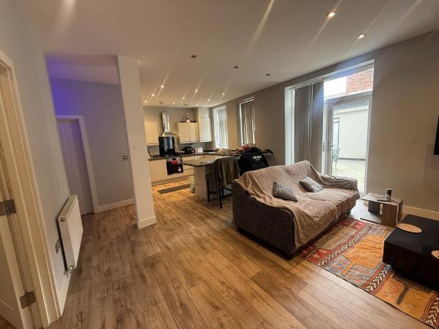 86 North Sherwood Street, Nottingham NG1 2 bed flat to rent £1,551 pcm £358 pw