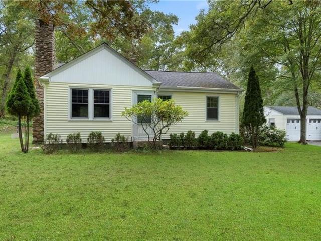 86 Oak St, Hopkinton, RI 02804