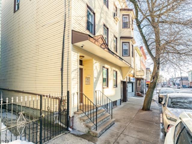 86 Pacific St