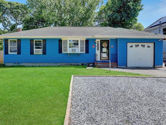 86 Parkview Dr, Shirley, NY 11967