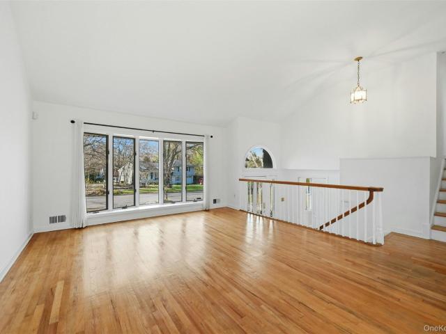 86 Soundview Drive