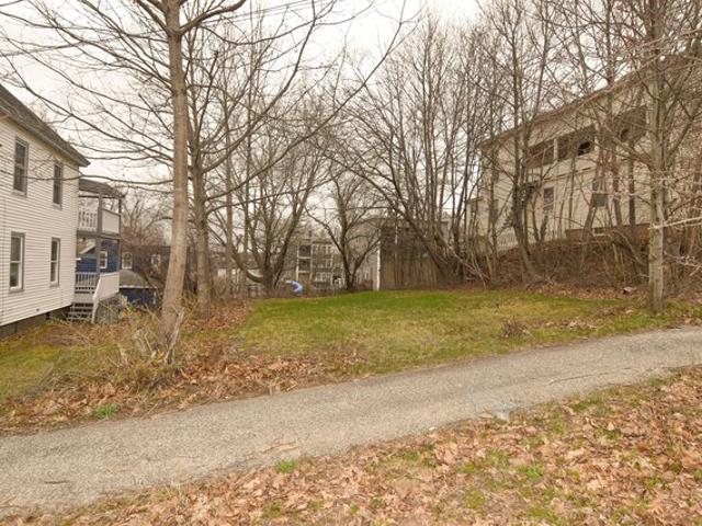 86A Fourth St, Auburn, ME 04210