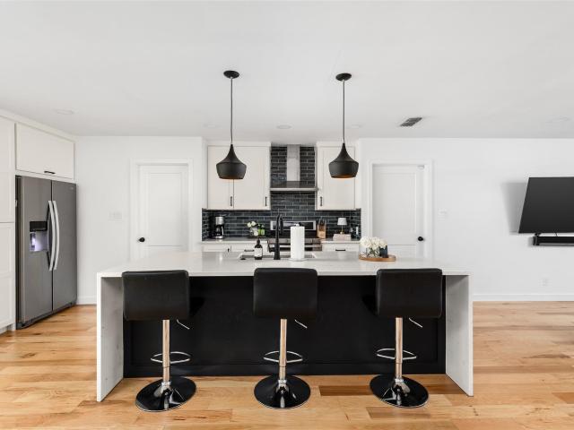8704 Clarewood Dr