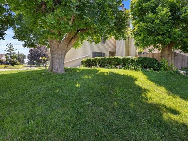 8704 Snapdragon Ln, Urbandale, IA 50322
