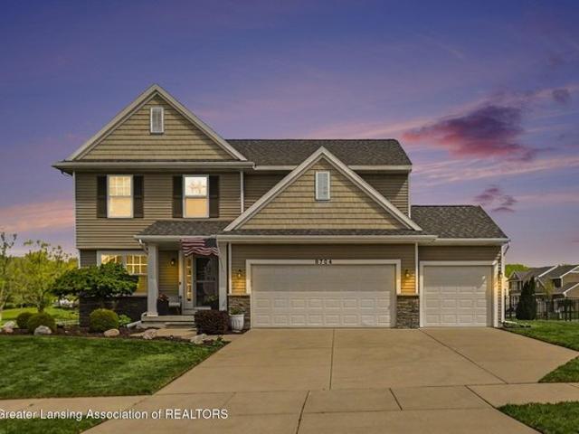 8704 Yellowstone Ln, Lansing, MI 48917