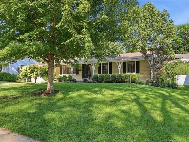 8705 Belleview Ave, Kansas City, MO 64114