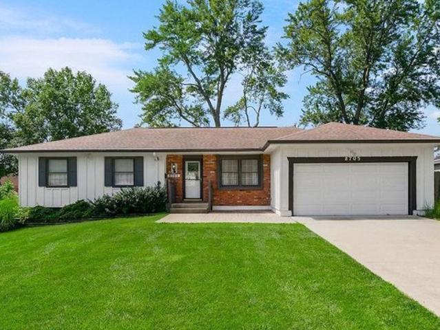 8705 W 94th St, Overland Park, KS 66212