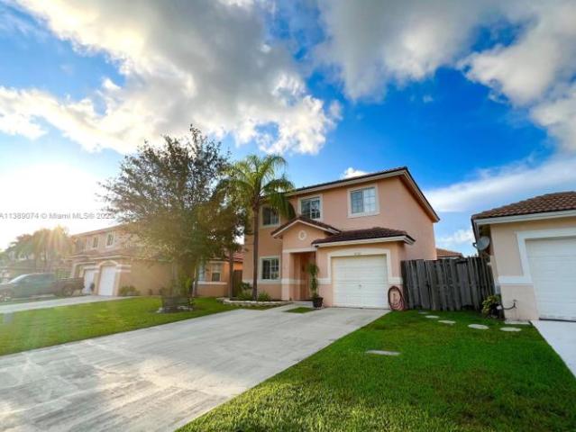 8705 214th St SW, Cutler Bay, FL 33189