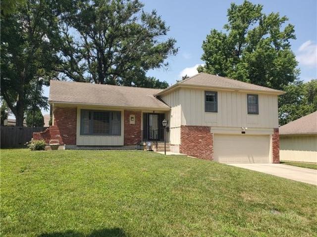 8706 Mackey St, Overland Park, KS 66212