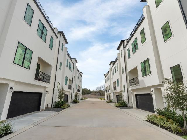 8706 Ojeman Crk Ln, Houston, TX 77055 | MLS #98252