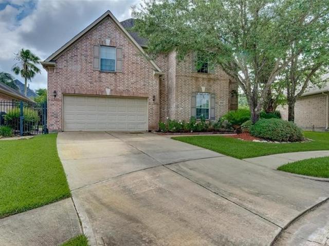8706 Rippling Water Dr, Sugar Land, TX 77479
