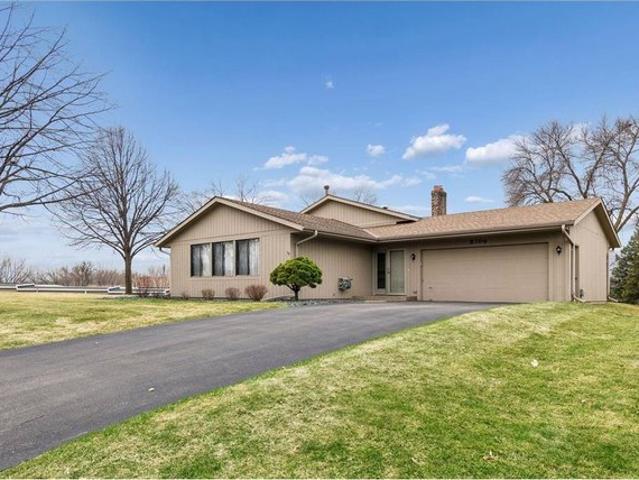 8706 Westwind Cir, Eden Prairie, MN 55344