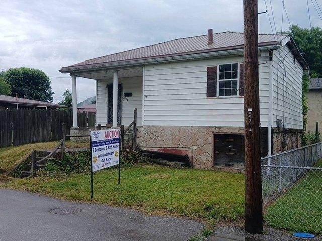 8706 1/2 Maryland Ave, Marmet, WV 25315
