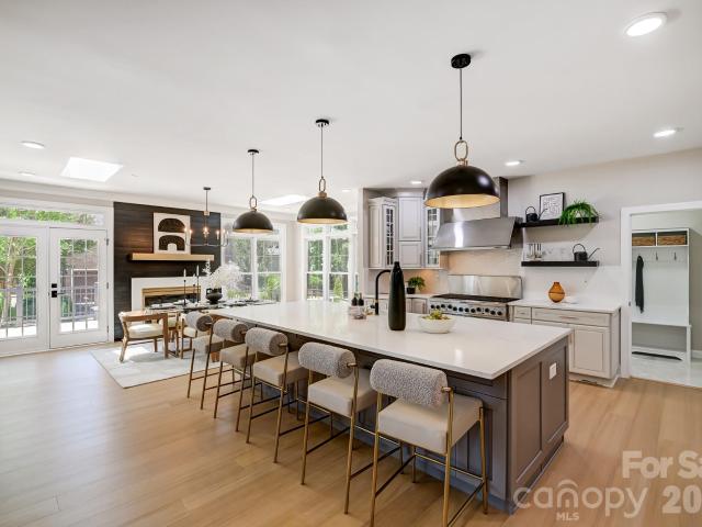 8707 Fairview Road