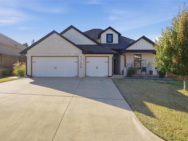 8708 Snow Ct, Edmond, OK 73007