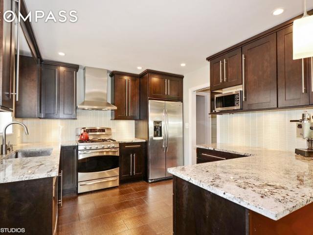 8709 Kedvale Ave, Skokie, IL
