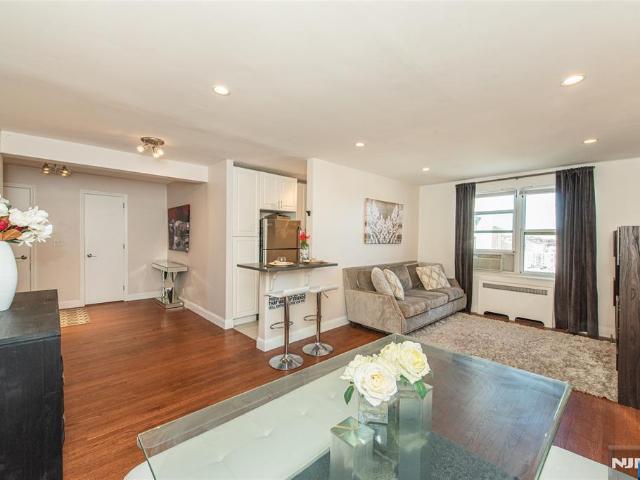 8700 Boulevard East # 3D