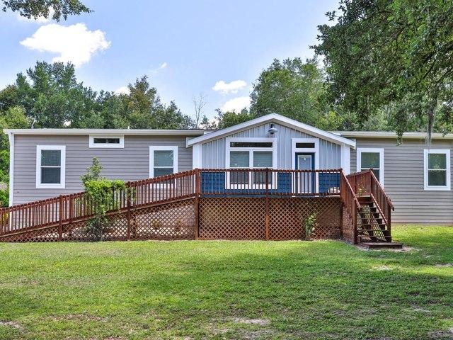 8700 Heather Dr, Zephyrhills, FL 33540