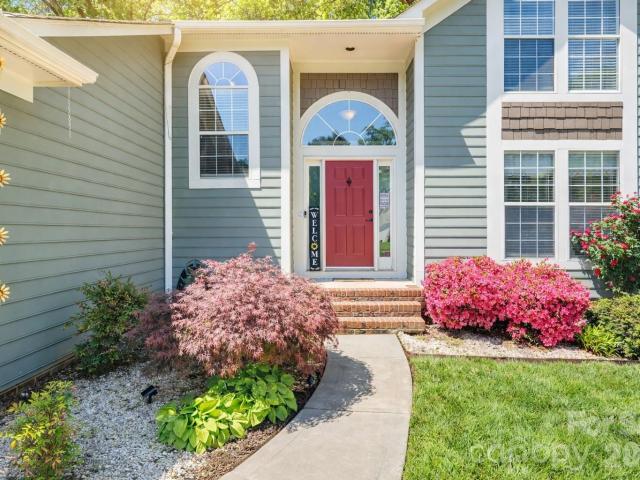8700 Heather View Ct, Charlotte, NC 28216 | MLS #4370 | Compass