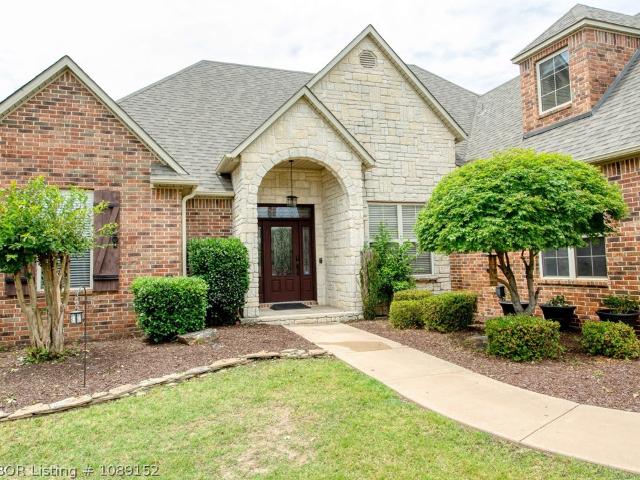 8700 Lakeside Way