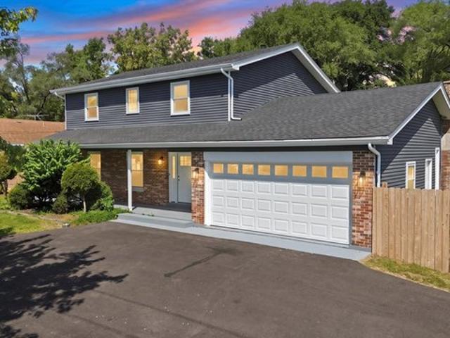 8700 W 103rd St, Palos Hills, IL 60465