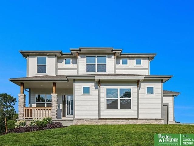 8701 N 177th St, Bennington, NE 68007