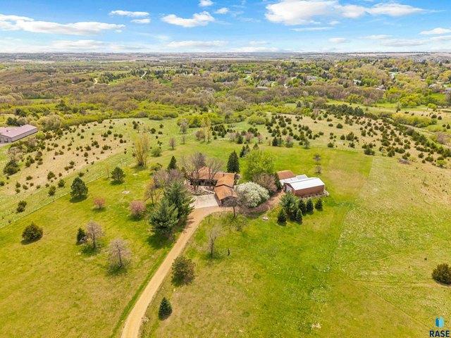 8701 E Maple St, Brandon, SD 57005