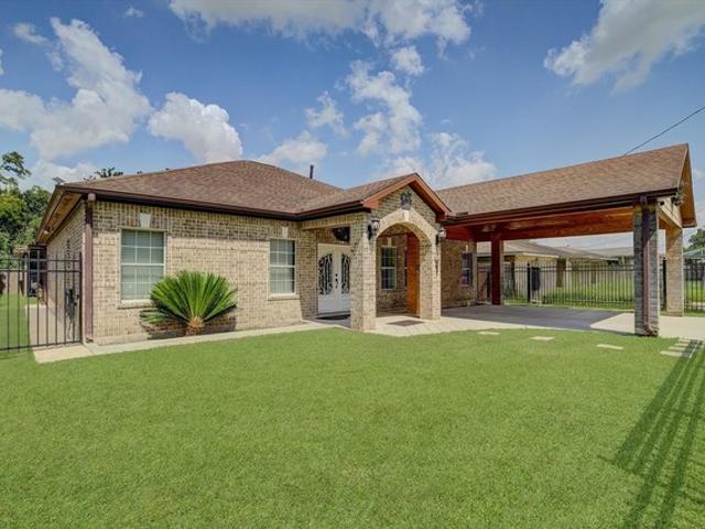 8701 Lawnridge St, Houston, TX 77016